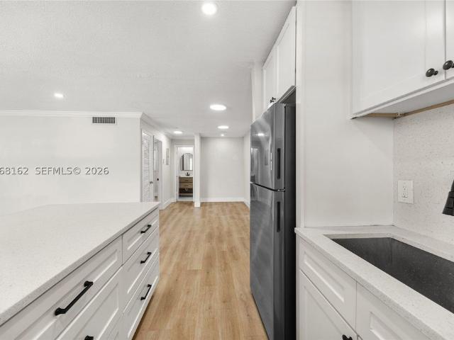 Luxury apartment complex for rent in Hollywood, Florida