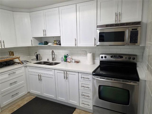 Luxury apartment complex for rent in Hollywood, Florida