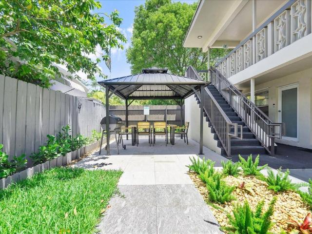 Luxury apartment complex for rent in Hollywood, Florida