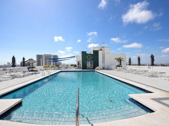 Luxury apartment complex for rent in Hollywood, Florida