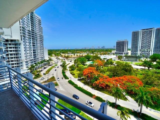 Luxury apartment complex for rent in Hollywood, Florida