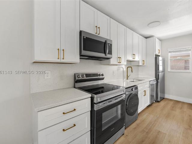 Luxury apartment complex for rent in Hollywood, Florida