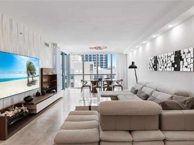 Luxury apartment complex for rent in Hollywood, Florida