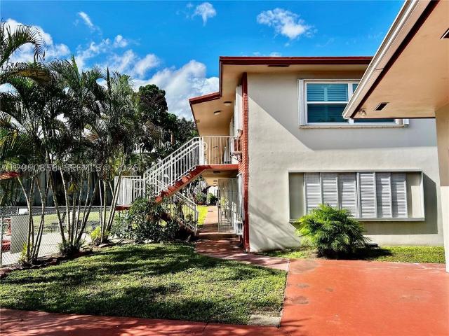 Luxury apartment complex for rent in Hollywood, Florida