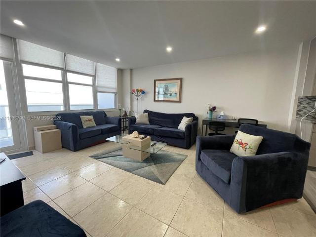 Luxury apartment complex for rent in Hollywood, Florida