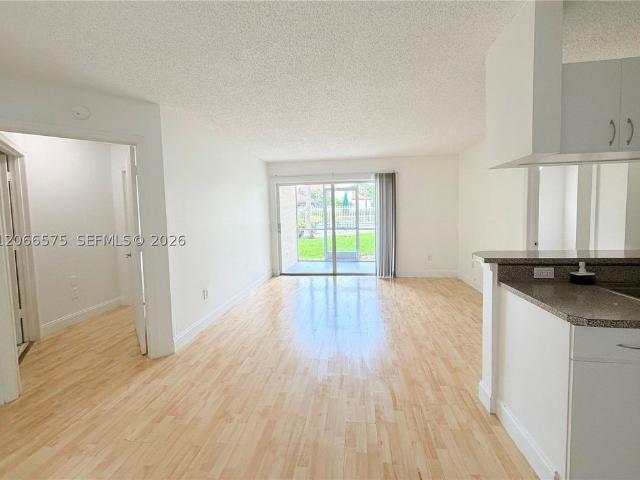 Luxury apartment complex for rent in Hollywood, Florida