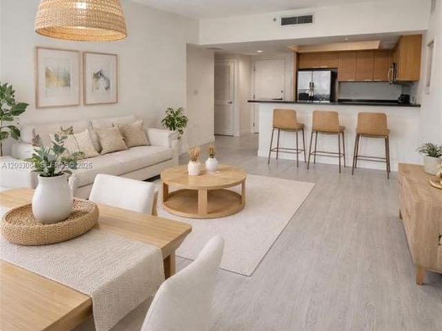 Luxury apartment complex for rent in Hollywood, Florida