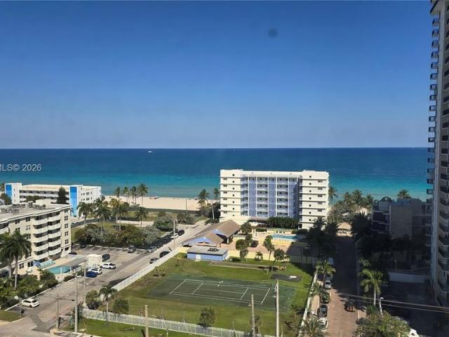 Luxury apartment complex for rent in Hollywood, Florida