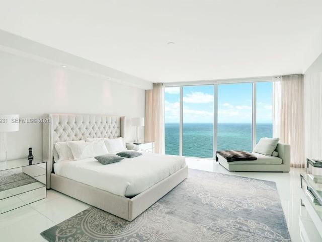 Luxury apartment complex for rent in Hollywood, Florida