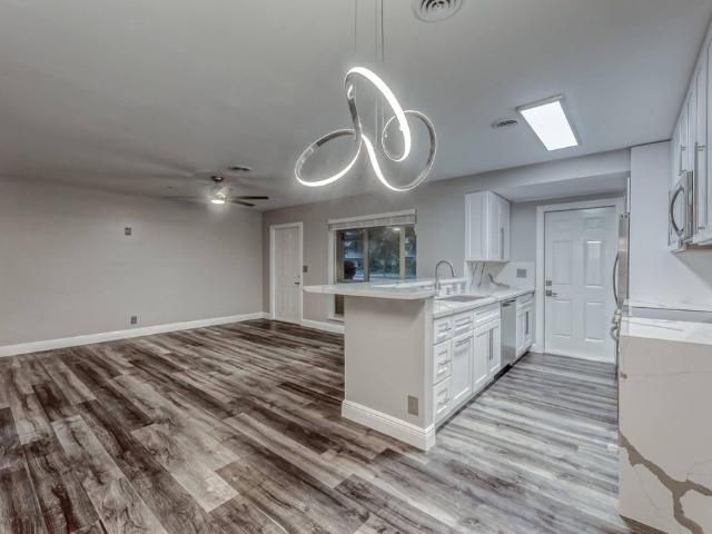 Luxury apartment complex for rent in Hollywood, Florida