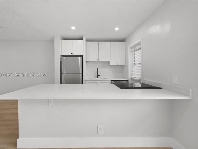Luxury apartment complex for rent in Hollywood, Florida