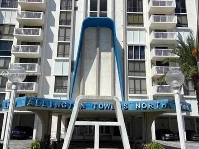 Luxury apartment complex for rent in Hollywood, Florida
