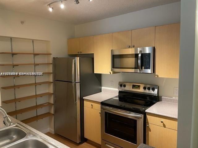 Luxury apartment complex for rent in Hollywood, Florida