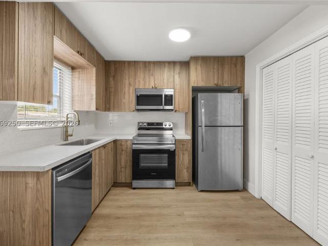Luxury apartment complex for rent in Hollywood, Florida