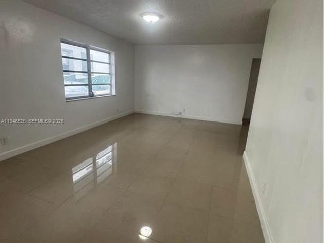 Luxury apartment complex for rent in Hollywood, Florida