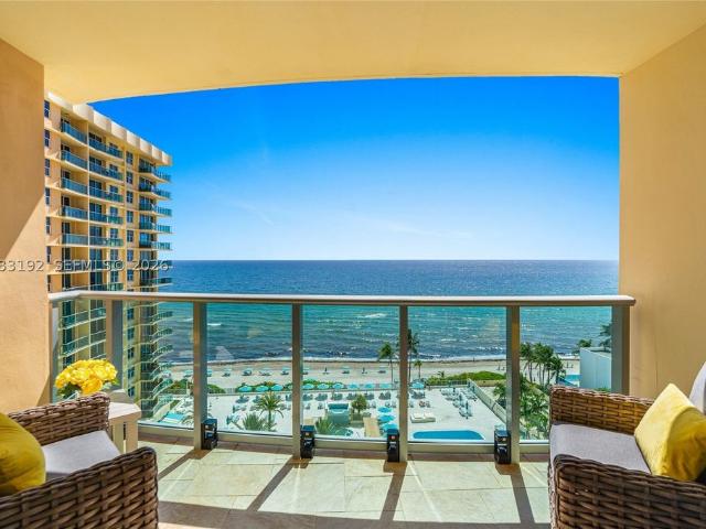Luxury apartment complex for rent in Hollywood, Florida