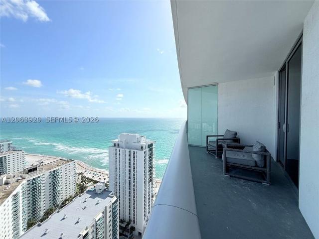 Luxury apartment complex for rent in Hollywood, Florida