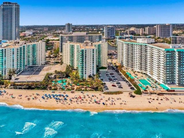 Luxury apartment complex for rent in Hollywood, Florida