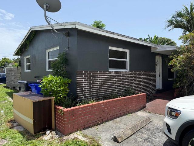 Luxury apartment complex for rent in Hollywood, Florida