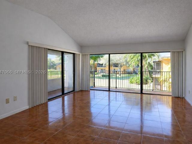 Luxury apartment complex for rent in Hollywood, Florida
