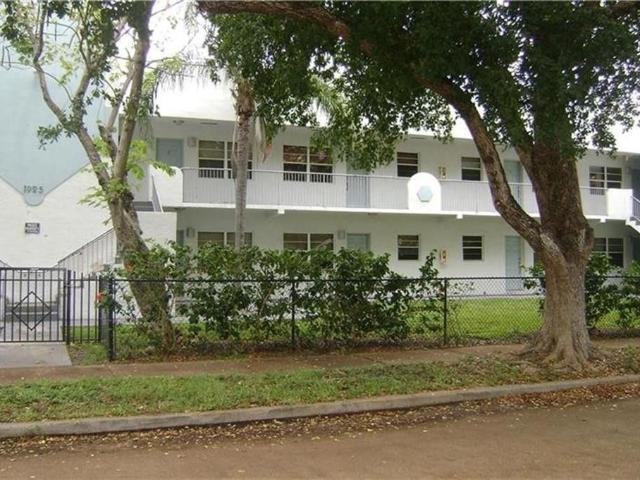 Luxury apartment complex for rent in Hollywood, Florida