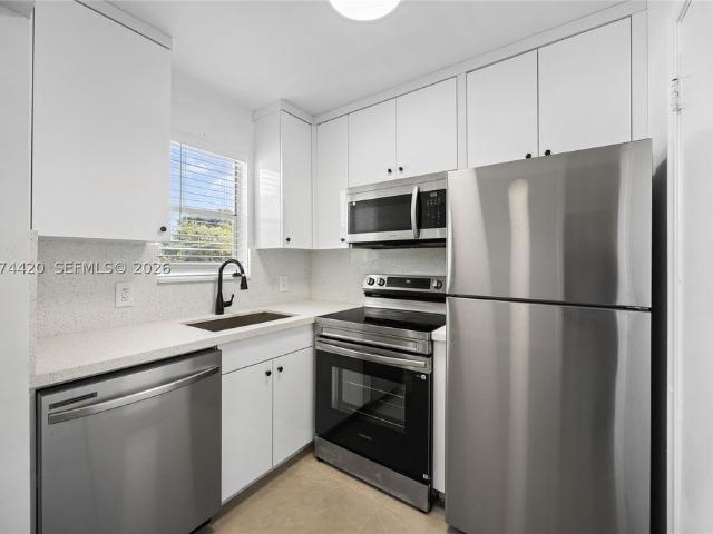 Luxury apartment complex for rent in Hollywood, Florida