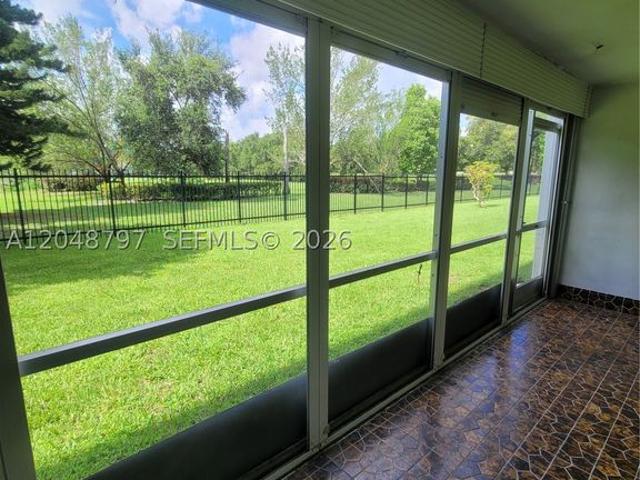 Luxury apartment complex for rent in Hollywood, Florida
