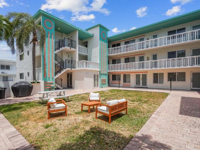 Luxury apartment complex for rent in Hollywood, United States
