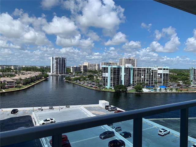 Luxury apartment complex for rent in Hollywood, Florida