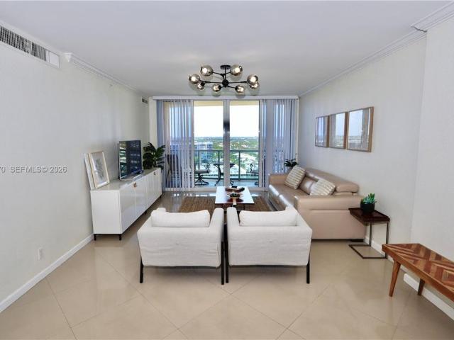 Luxury apartment complex for rent in Hollywood, Florida
