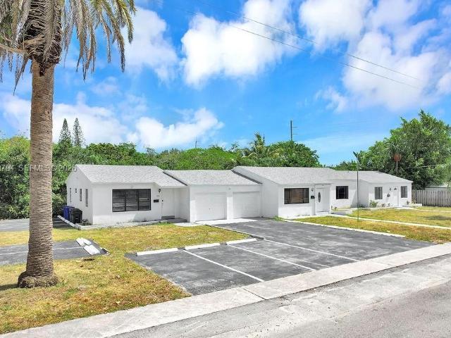 Luxury apartment complex for rent in Hollywood, Florida