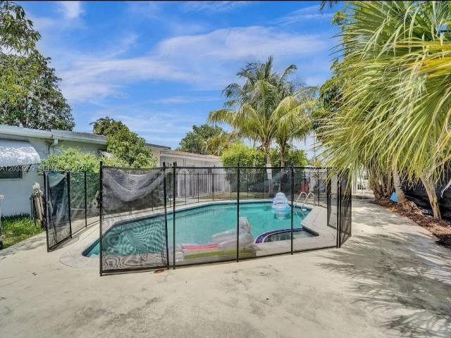 Luxury apartment complex for rent in Hollywood, Florida