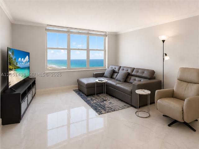 Luxury apartment complex for rent in Hollywood, Florida