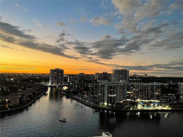Luxury apartment complex for rent in Hollywood, Florida