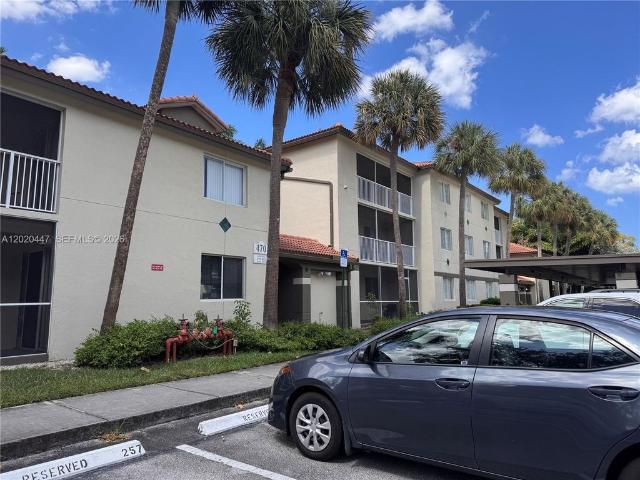 Luxury apartment complex for rent in Hollywood, Florida
