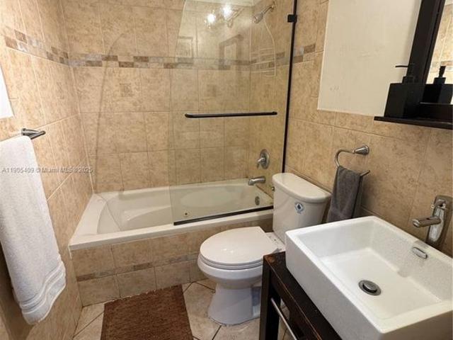 2 bedroom luxury Townhouse for rent in Hollywood, United States