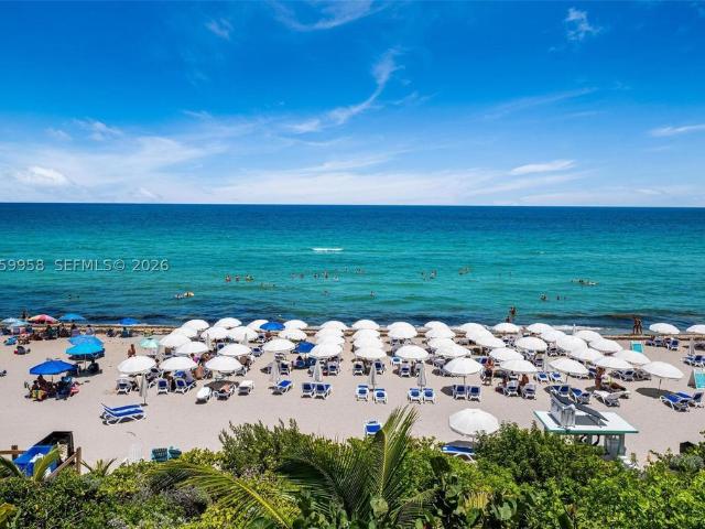 Luxury apartment complex for rent in Hollywood, Florida