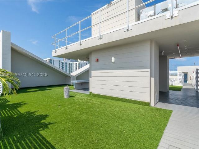 Luxury apartment complex for rent in Hollywood, Florida