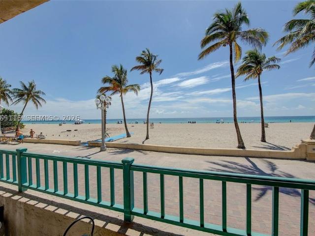 Luxury apartment complex for rent in Hollywood, Florida
