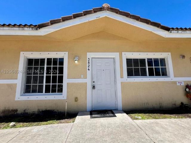 Luxury apartment complex for rent in Hollywood, Florida