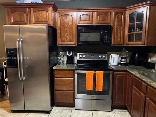 Luxury apartment complex for rent in Hollywood, Florida