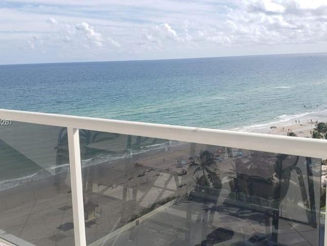 Luxury apartment complex for rent in Hollywood, Florida