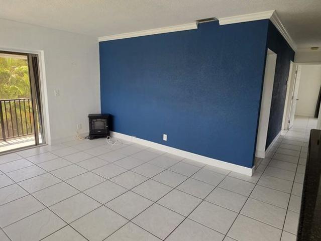 Luxury apartment complex for rent in Hollywood, Florida