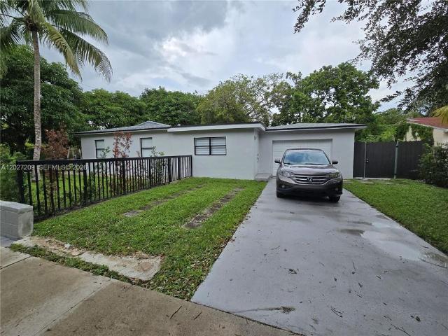 Luxury apartment complex for rent in Hollywood, Florida