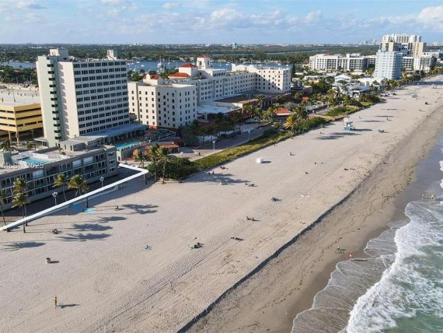 Luxury apartment complex for rent in Hollywood, Florida