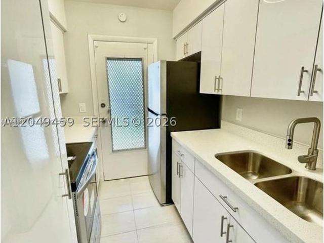 Luxury apartment complex for rent in Hollywood, Florida