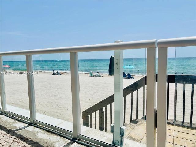 Luxury apartment complex for rent in Hollywood, Florida