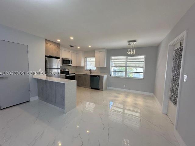 Luxury apartment complex for rent in Hollywood, Florida
