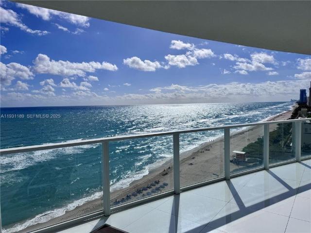 Luxury apartment complex for rent in Hollywood, Florida