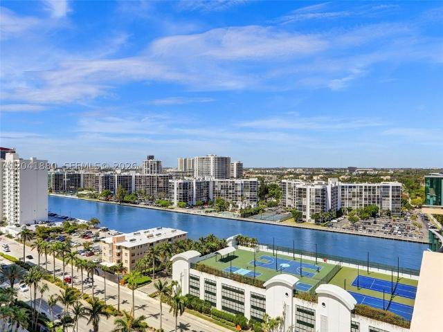 Luxury apartment complex for rent in Hollywood, Florida